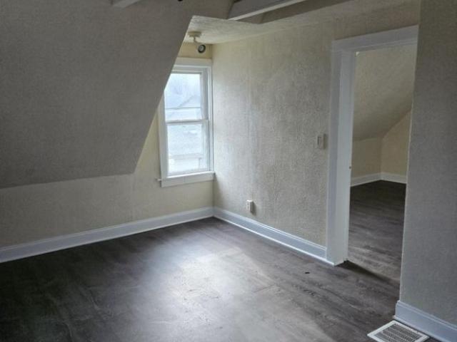 2 Br, 1 bath, Condo 2086 W 81st St Unit 2