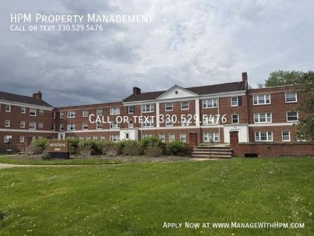 2 Br, 1 bath, Condo 20825 Chagrin Blvd