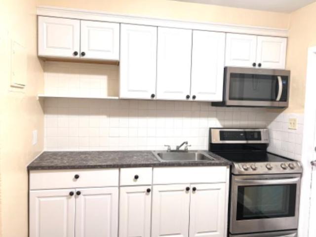 2 Br, 1 bath, Condo 209 NW 10 Street