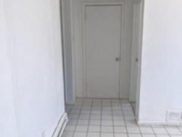 2 Br, 1 bath, Condo 209 Texas NE