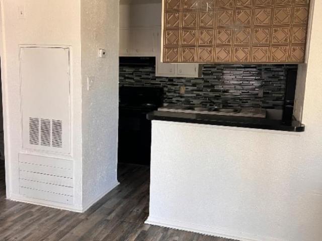 2 Br, 1 bath, Condo 209 Victor