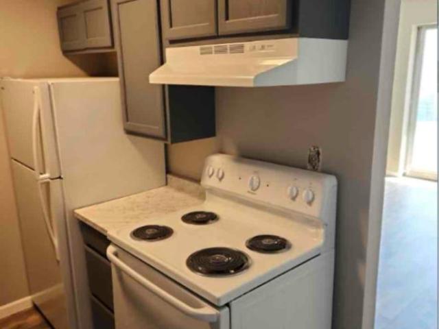 2 Br, 1 bath, Condo 20 S Linden Rd