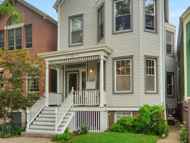 2 Br, 1 bath, Condo 2102 W Belle Plaine Ave