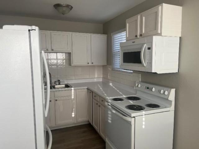 2 Br, 1 bath, Condo 210 S Brentwood St