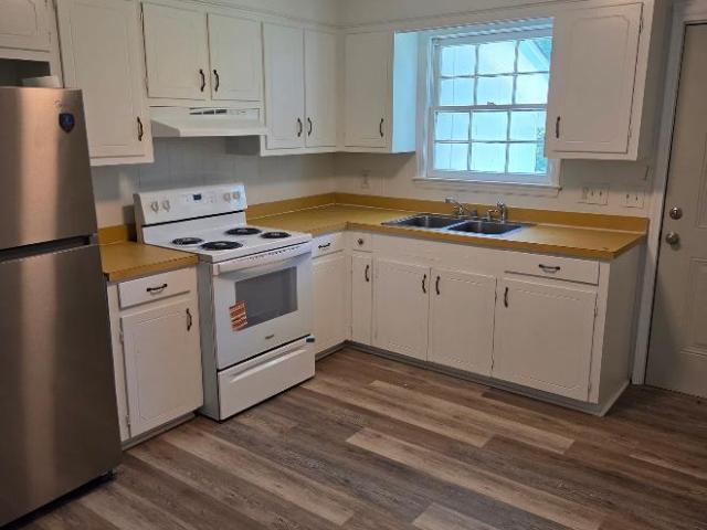 2 Br, 1 bath, Condo 2114 Apple Valley Rd