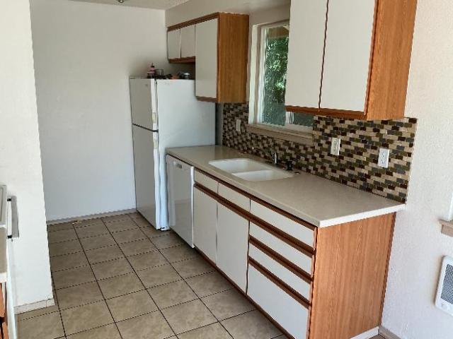 2 Br, 1 bath, Condo 2111 Sunset Ave