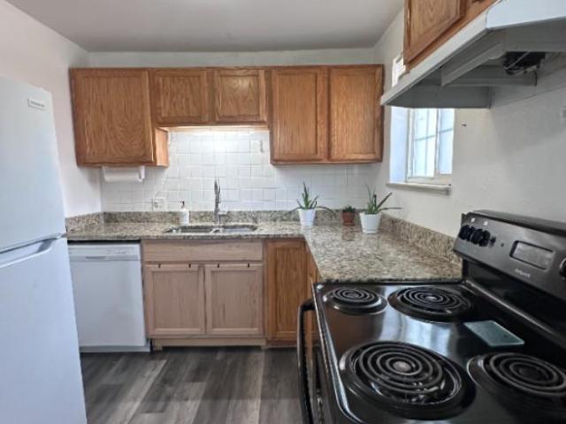 2 Br, 1 bath, Condo 211 South Brentwood