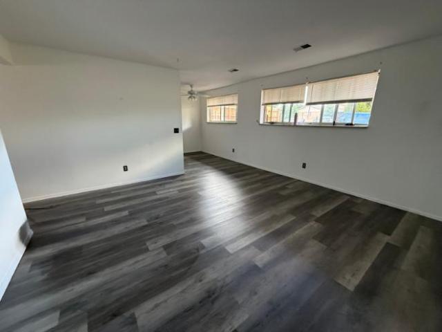 2 Br, 1 bath, Condo 211 South Brentwood