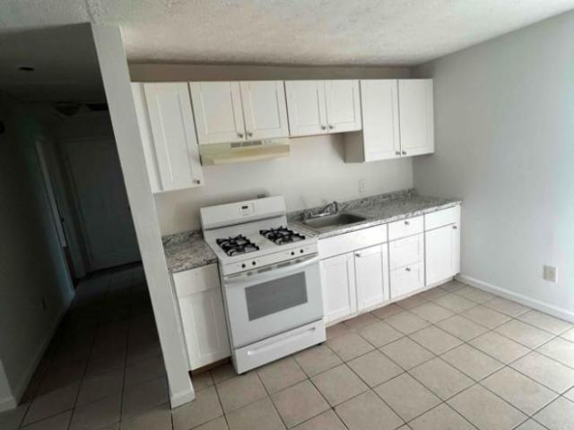 2 Br, 1 bath, Condo 211 Park St