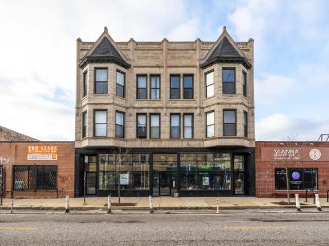 2 Br, 1 bath, Condo 2124 North Milwaukee Avenue