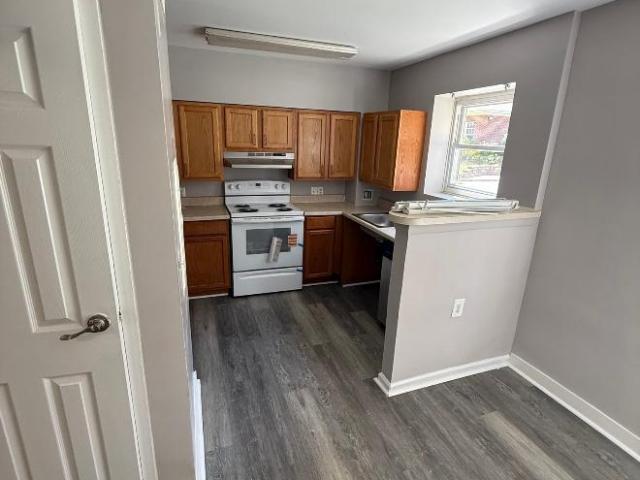 2 Br, 1 bath, Condo 2125 Cameron Dr
