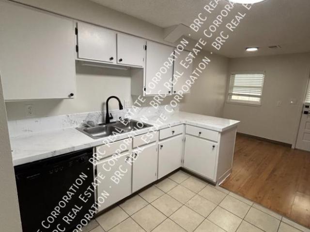 2 Br, 1 bath, Condo 212 E Longs Peak Ave