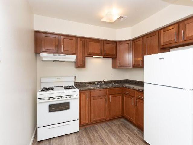 2 Br, 1 bath, Condo 214 Napoleon Rd