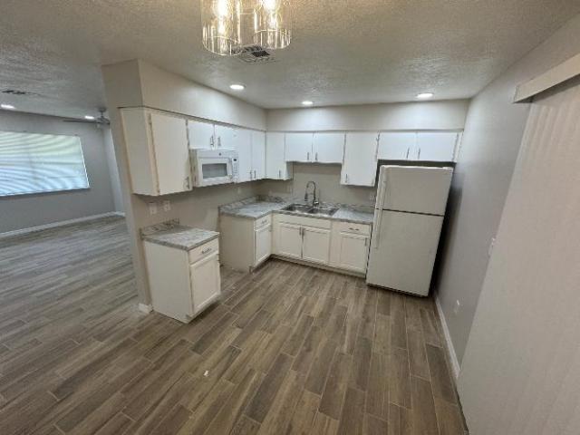 2 Br, 1 bath, Condo 21514 Campbell Dr