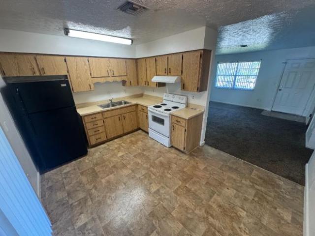 2 Br, 1 bath, Condo 21514 Campbell Dr