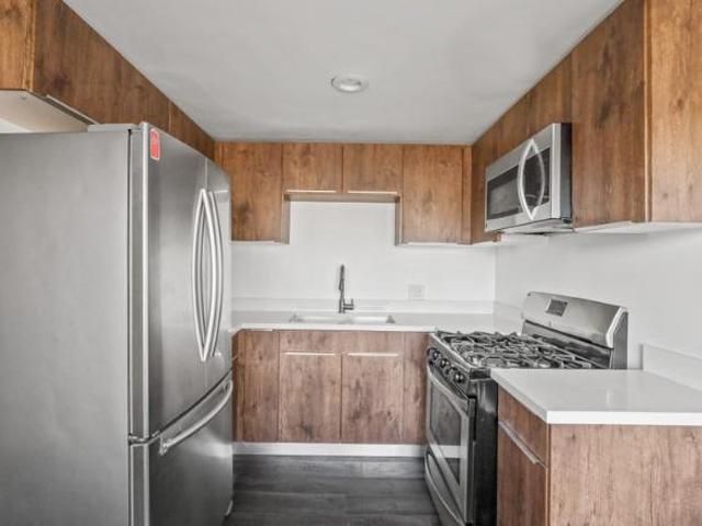 2 Br, 1 bath, Condo 215 N Fickett St
