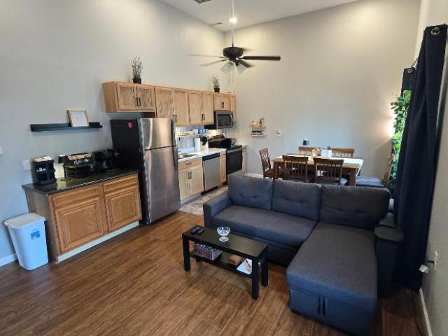 2 Br, 1 bath, Condo 215 N Harrisburg Ave