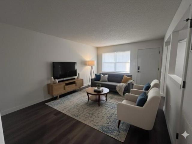2 Br, 1 bath, Condo 215 S Blankenship