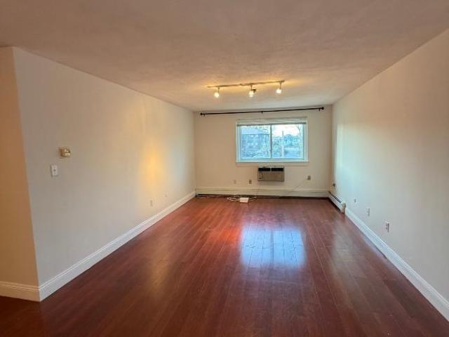 2 Br, 1 bath, Condo 215 Winter St