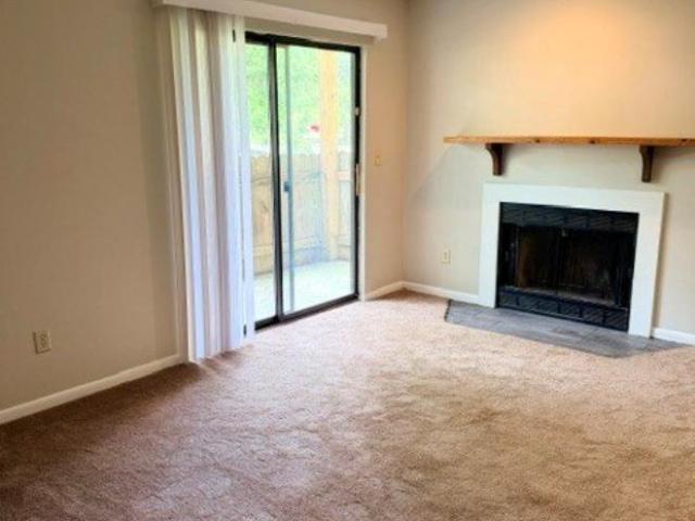 2 Br, 1 bath, Condo 2163 Hedgerow Rd