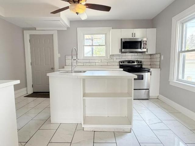 3 Br, 1 bath, Condo 2177 2181 Howard Ave