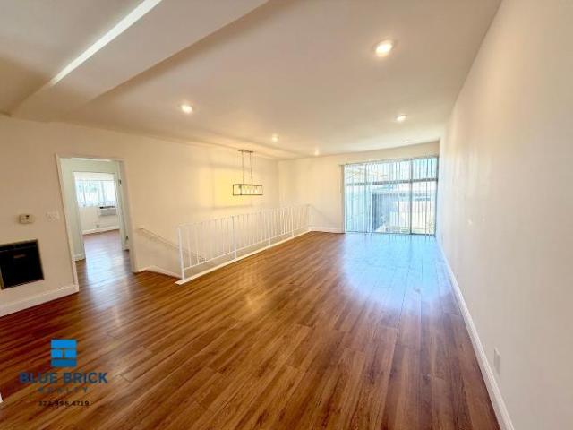 2 Br, 1 bath, Condo 21700 Roscoe Blvd