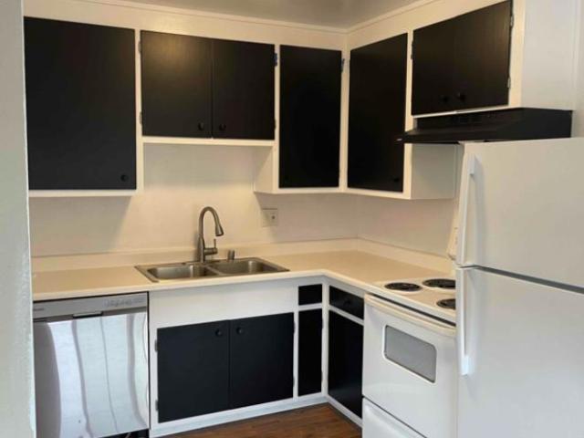 2 Br, 1 bath, Condo 2171 Peach St