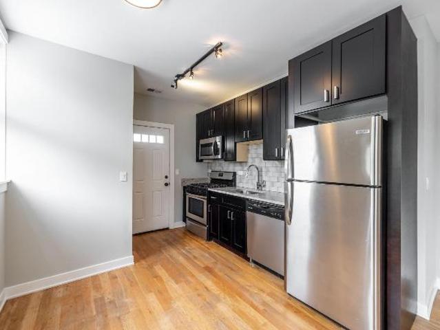 2 Br, 1 bath, Condo 2205 West Eastwood Avenue