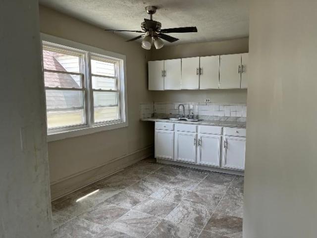 2 Br, 1 bath, Condo 2209 N Keeler Ave