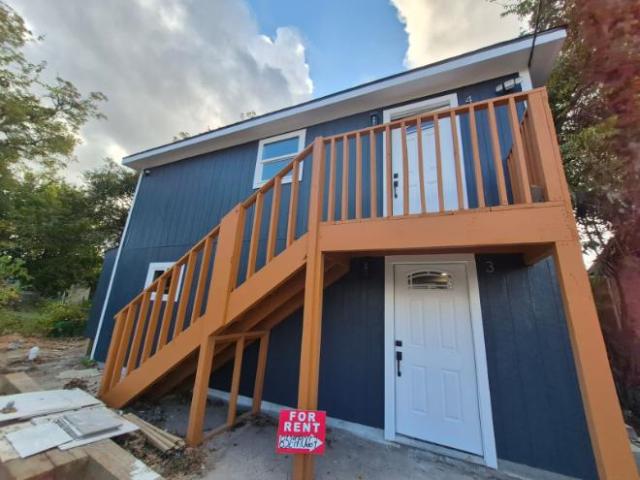 2 Br, 1 bath, Condo 2209 Gano St
