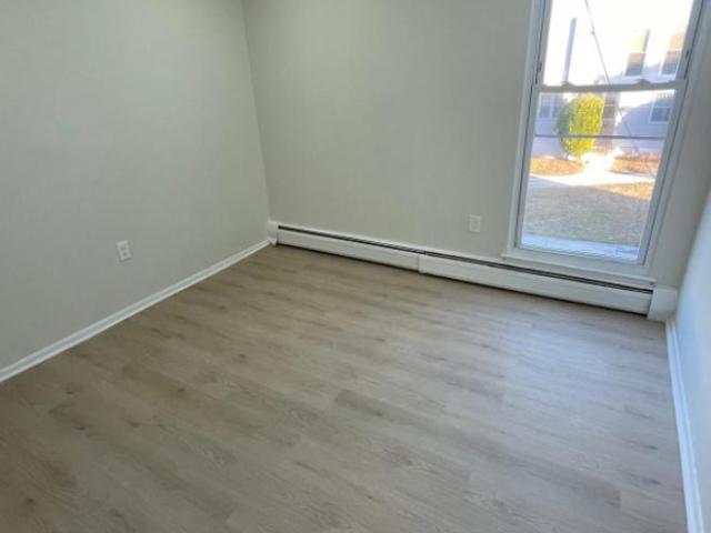 2 Br, 1 bath, Condo 2200 D Hamilton