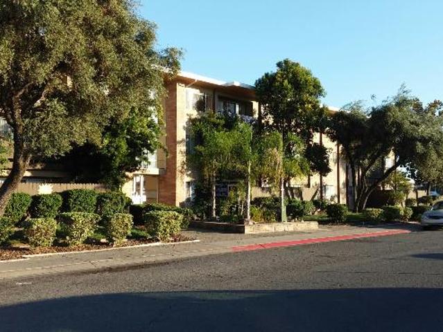 2 Br, 1 bath, Condo 2200 Royale Road