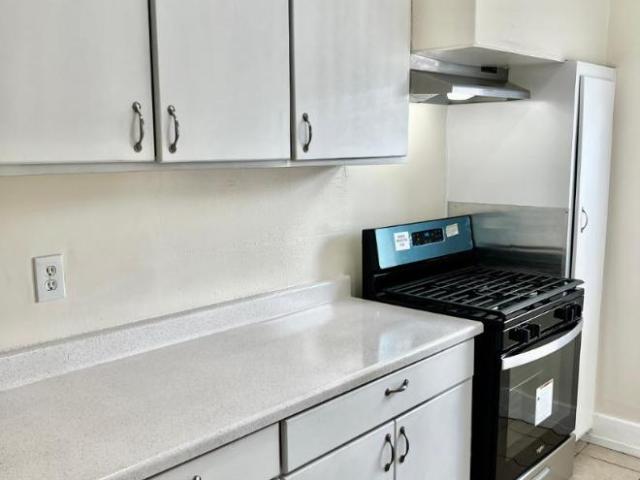 2 Br, 1 bath, Condo 220 E 20th St
