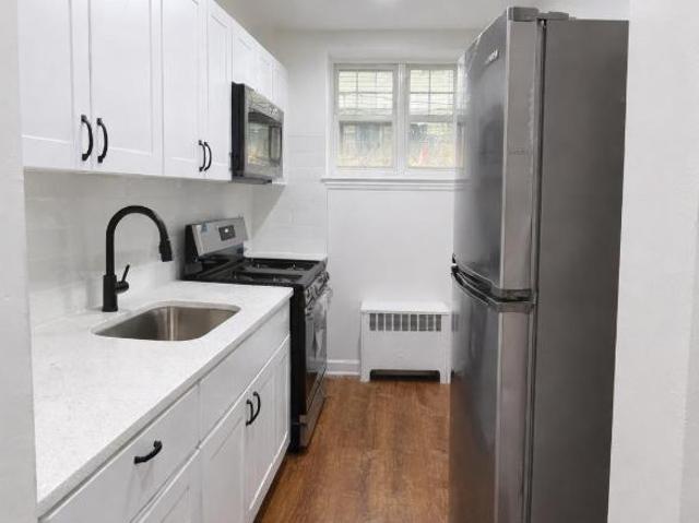2 Br, 1 bath, Condo 220 N Arlighton