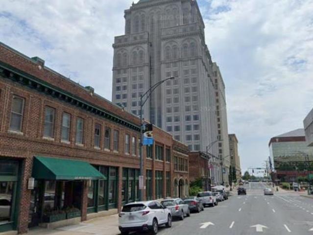 2 Br, 1 bath, Condo 220 W Market St