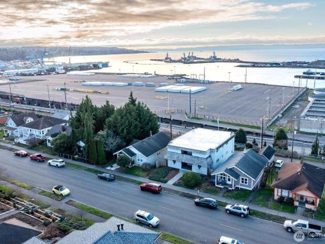 2 Br, 1 bath, Condo 2210 Grand Ave
