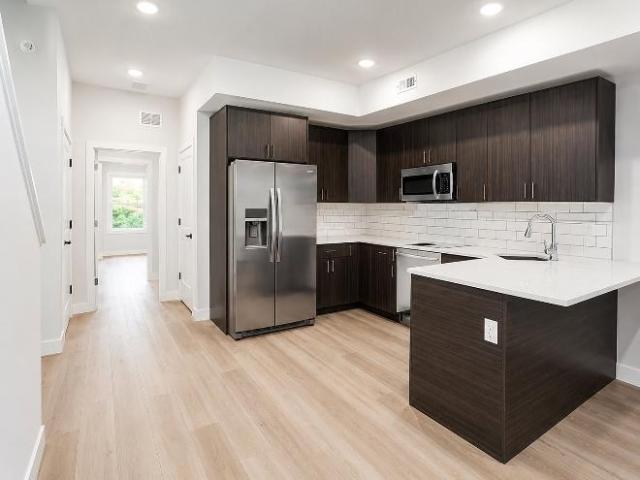 2 Br, 1 bath, Condo 2212 N Marshall St
