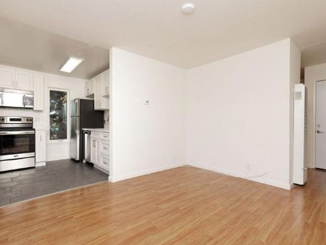 2 Br, 1 bath, Condo 2221 Parker Street