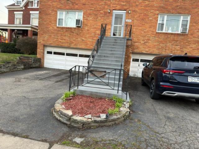 2 Br, 1 bath, Condo 2236 Brownsville Rd