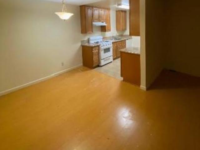 2 Br, 1 bath, Condo 223 E Acacia Ave
