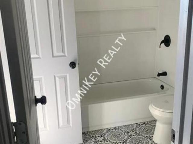 2 Br, 1 bath, Condo 224 E Lake Ave