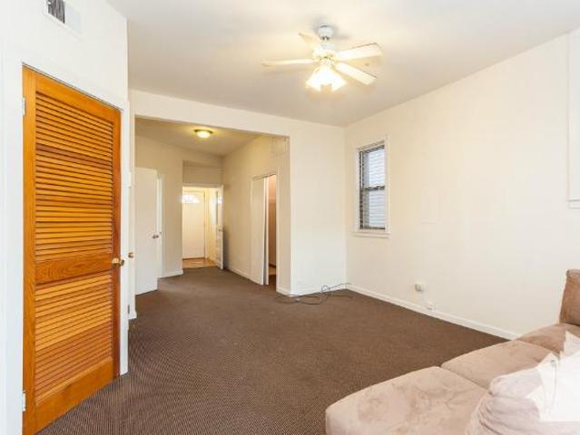 2 Br, 1 bath, Condo 2254 North Southport Avenue