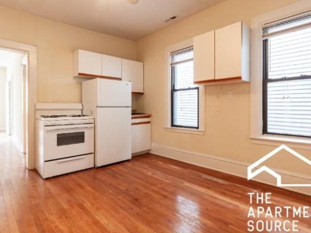 2 Br, 1 bath, Condo 2256 N Southport Ave