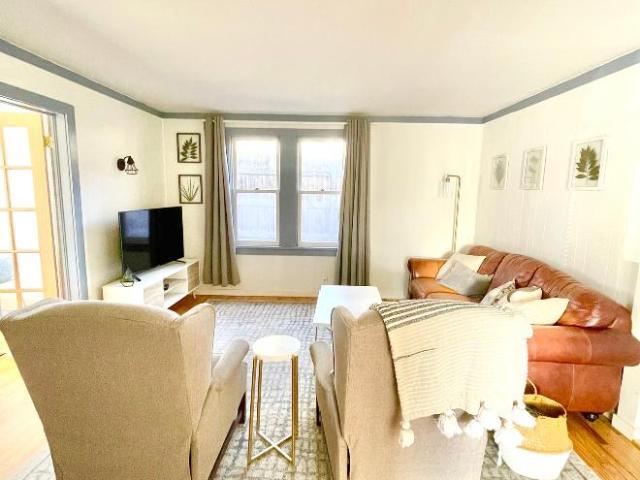 2 Br, 1 bath, Condo 2250 W 3rd Ave