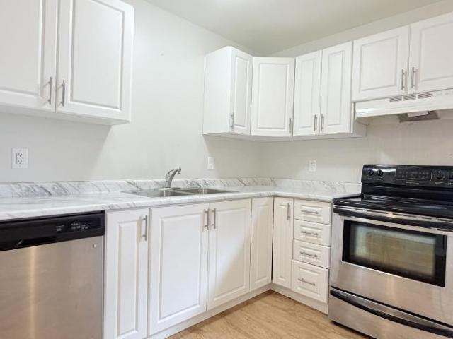 2 Br, 1 bath, Condo 225 Queen St