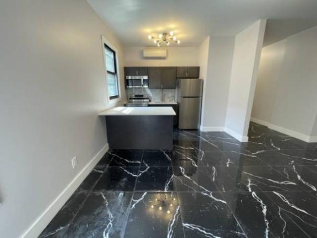 2 Br, 1 bath, Condo 226 Roseville Avenue