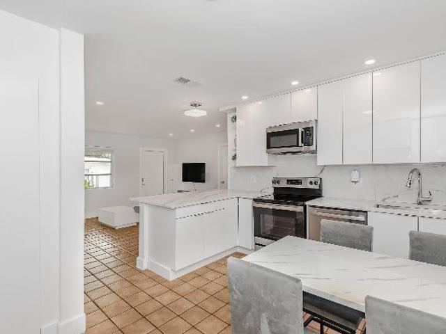 2 Br, 1 bath, Condo 2275 SE 6th Street