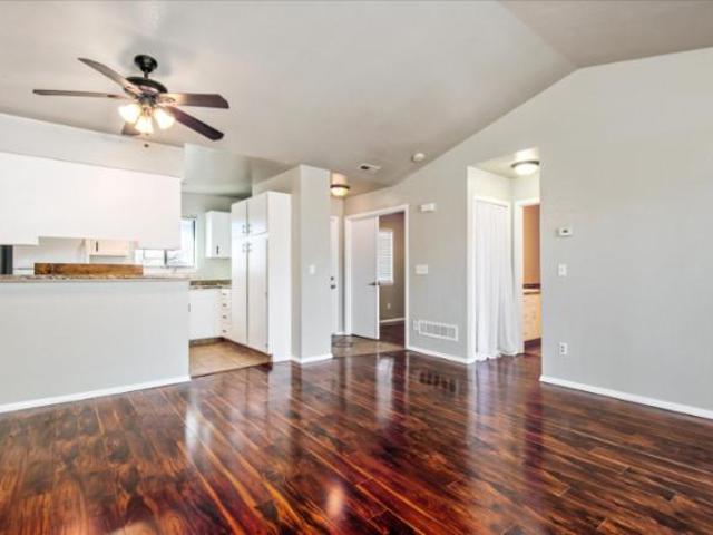 2 Br, 1 bath, Condo 2273 S Buckley Rd