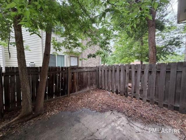 2 Br, 1 bath, Condo 228 E Longs Peak Avenue