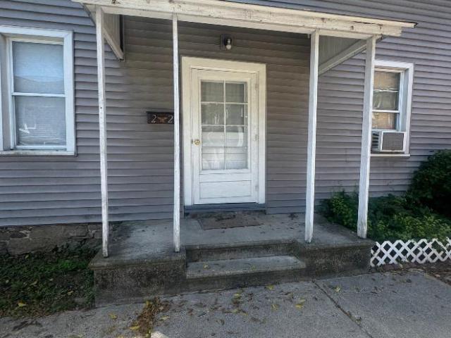 2 Br, 1 bath, Condo 22 E Center St
